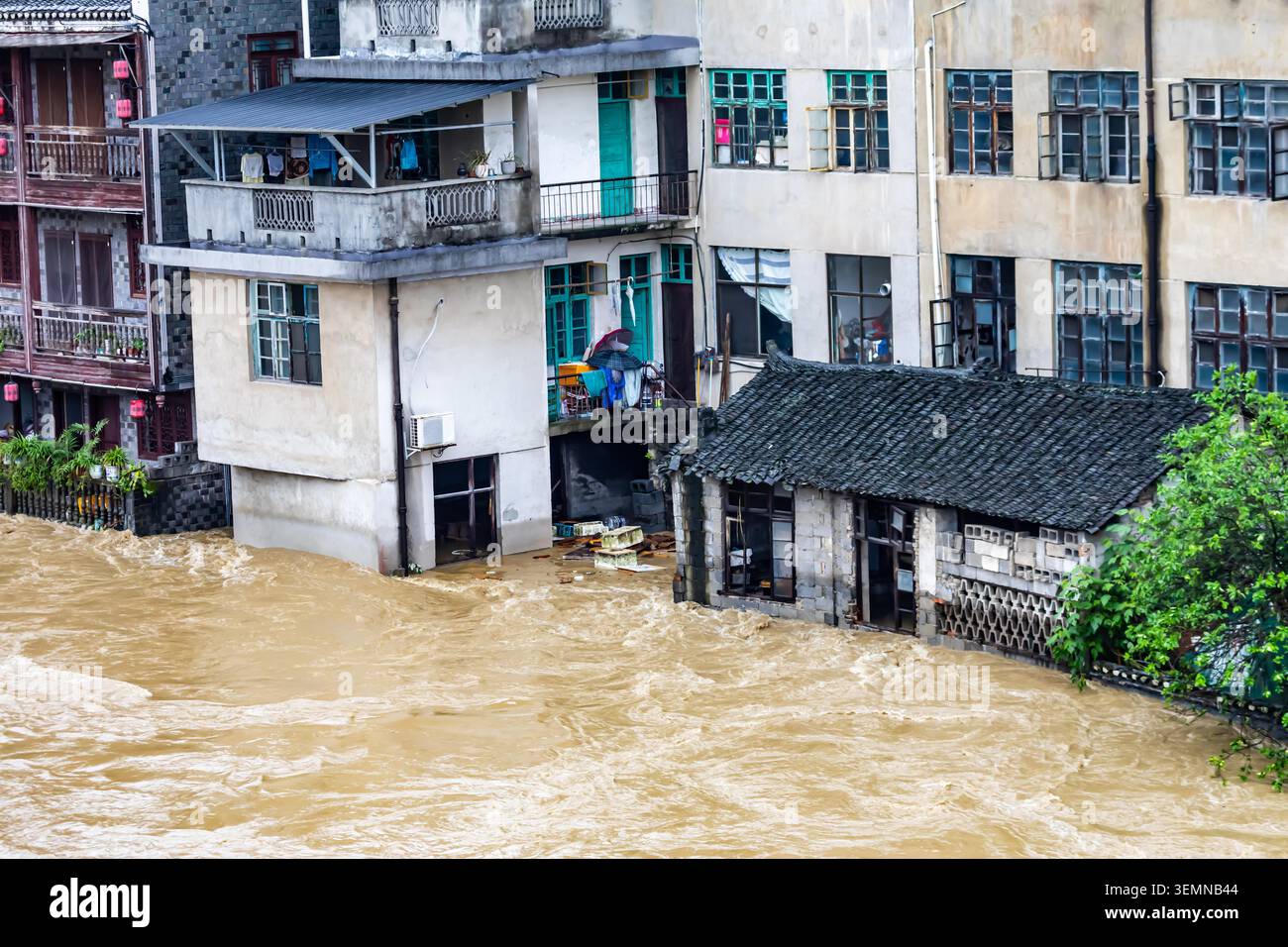 Water levels rise in Wanrong River in Qianzhou Ancient Town of Jishou ...