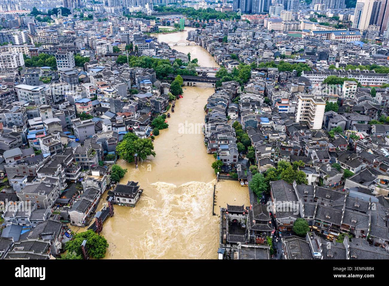 Water levels rise in Wanrong River in Qianzhou Ancient Town of Jishou ...