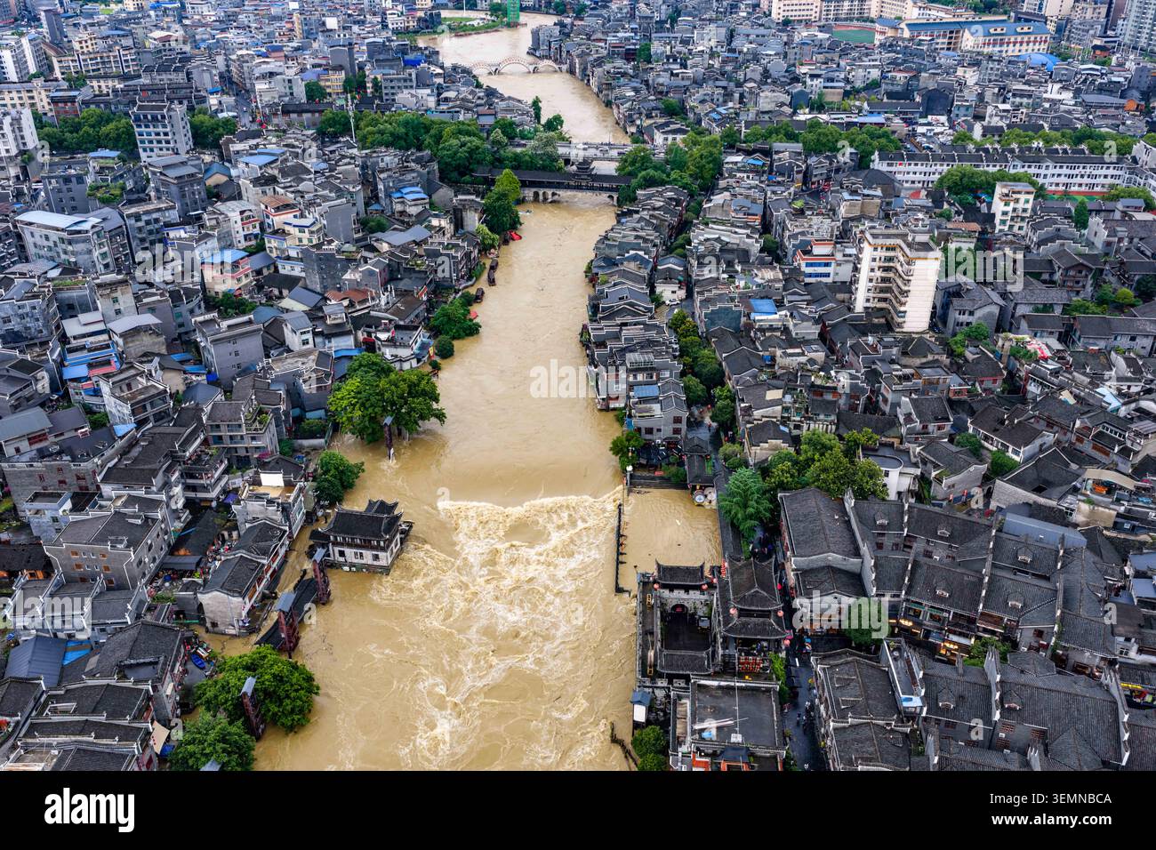 Water levels rise in Wanrong River in Qianzhou Ancient Town of Jishou ...