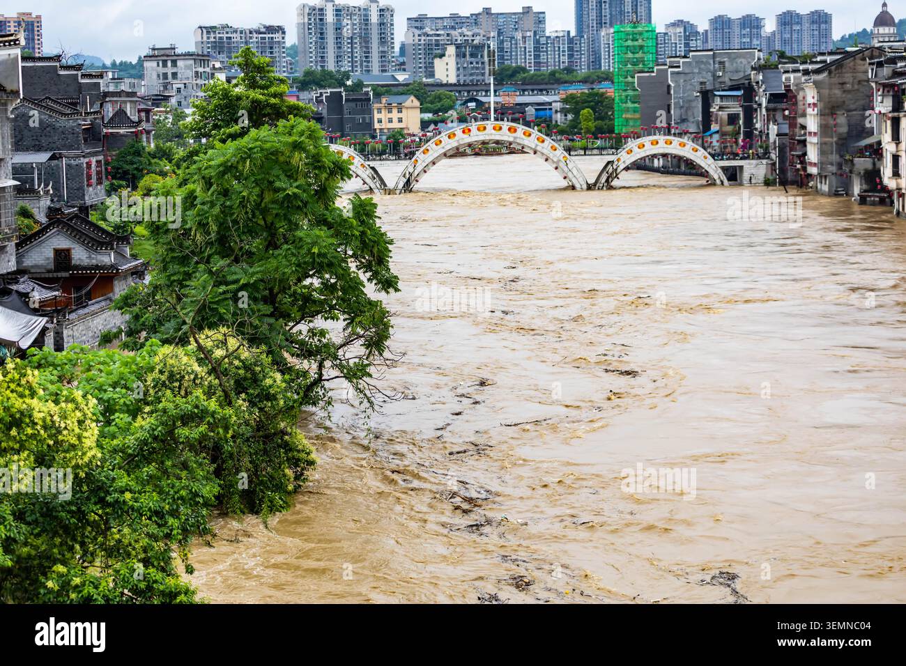 Water levels rise in Wanrong River in Qianzhou Ancient Town of Jishou ...