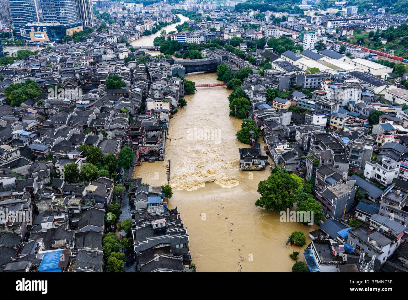 Water levels rise in Wanrong River in Qianzhou Ancient Town of Jishou ...
