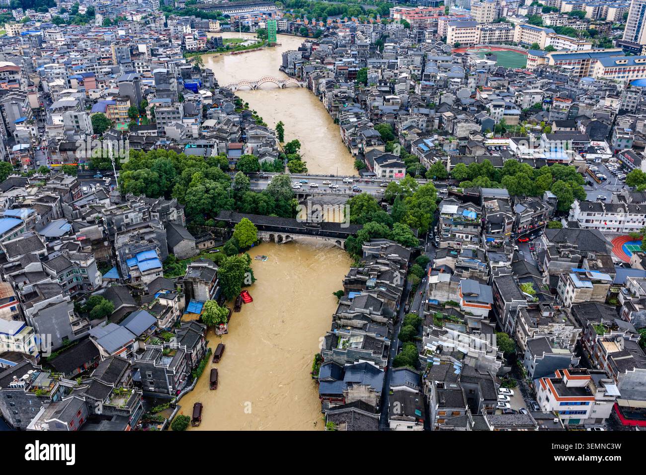 Water levels rise in Wanrong River in Qianzhou Ancient Town of Jishou ...