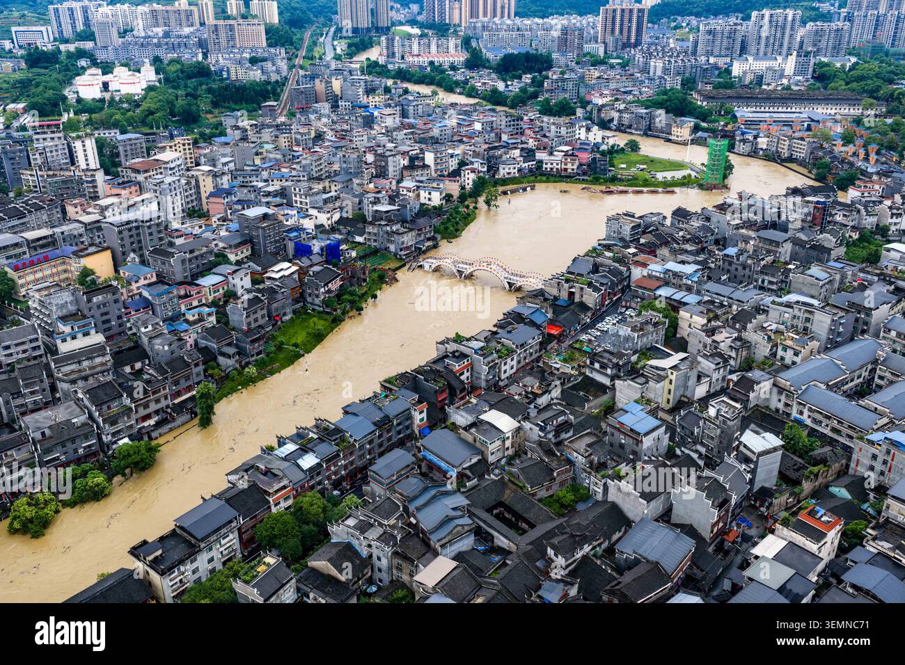 Water levels rise in Wanrong River in Qianzhou Ancient Town of Jishou ...