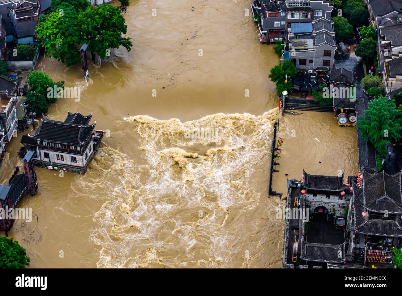 Water levels rise in Wanrong River in Qianzhou Ancient Town of Jishou ...