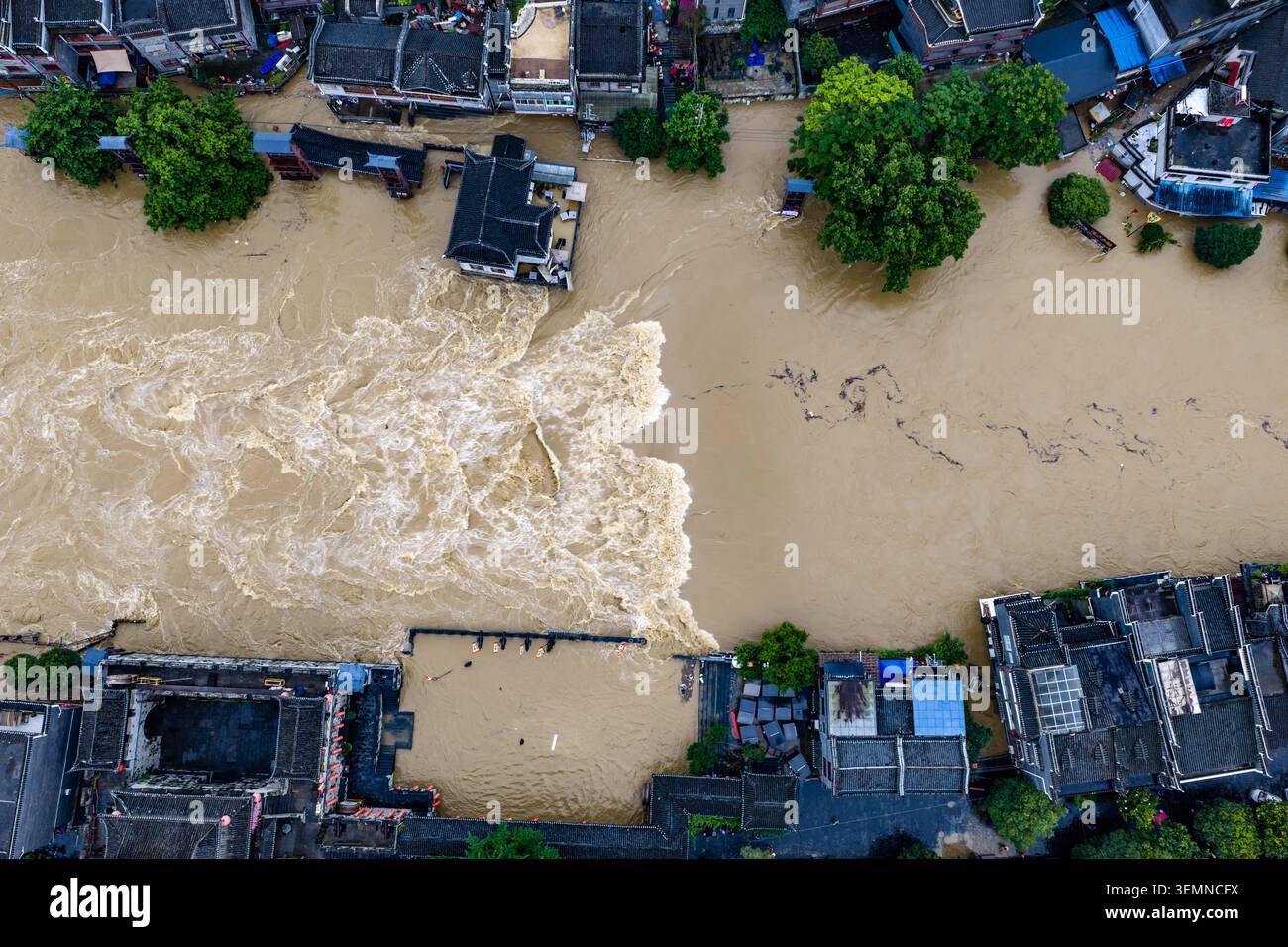 Water levels rise in Wanrong River in Qianzhou Ancient Town of Jishou ...