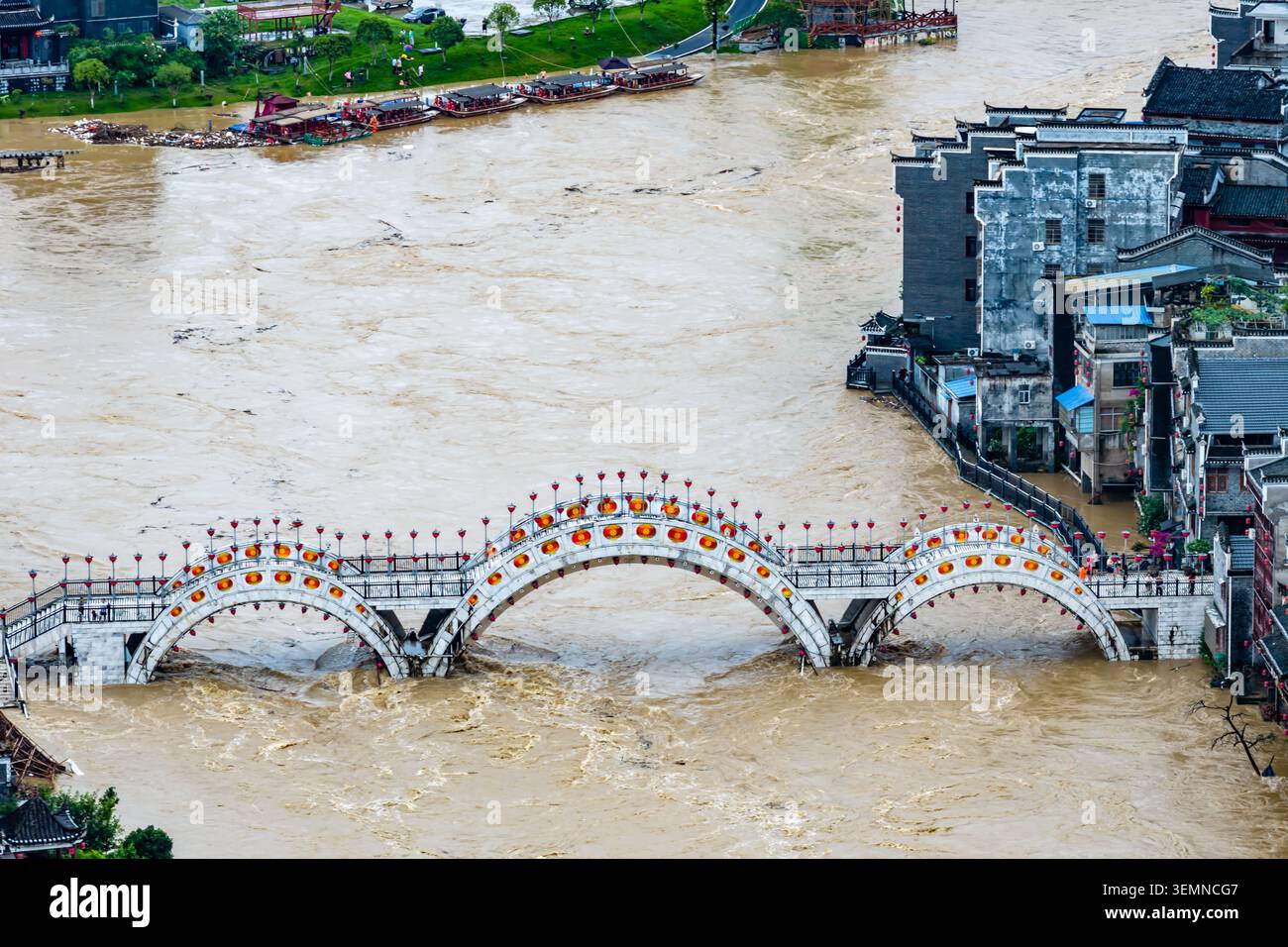 Water levels rise in Wanrong River in Qianzhou Ancient Town of Jishou ...