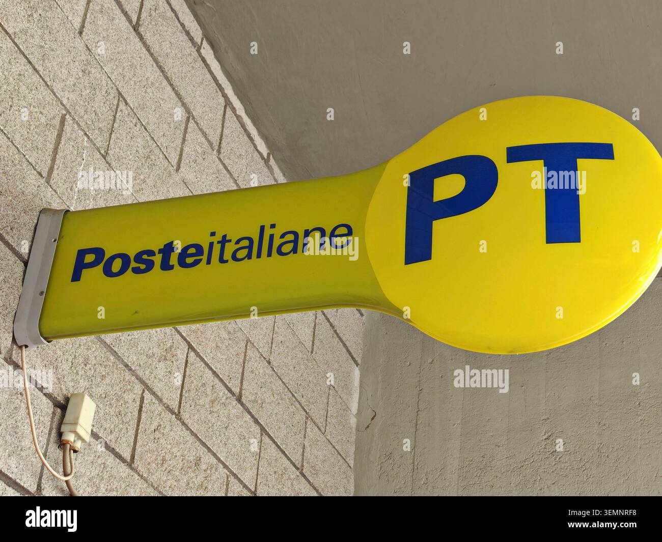 graphical symbol of post service, symbols for distribution parcel and ...