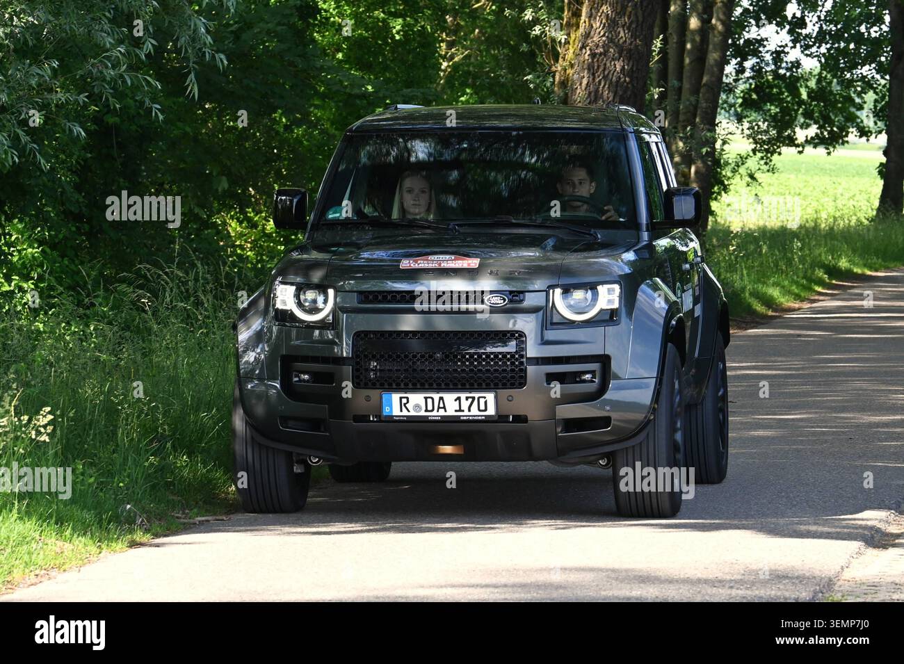 21. Regensburger Classic Rallye, Land Rover Defender -Orga-Team *** 21 ...