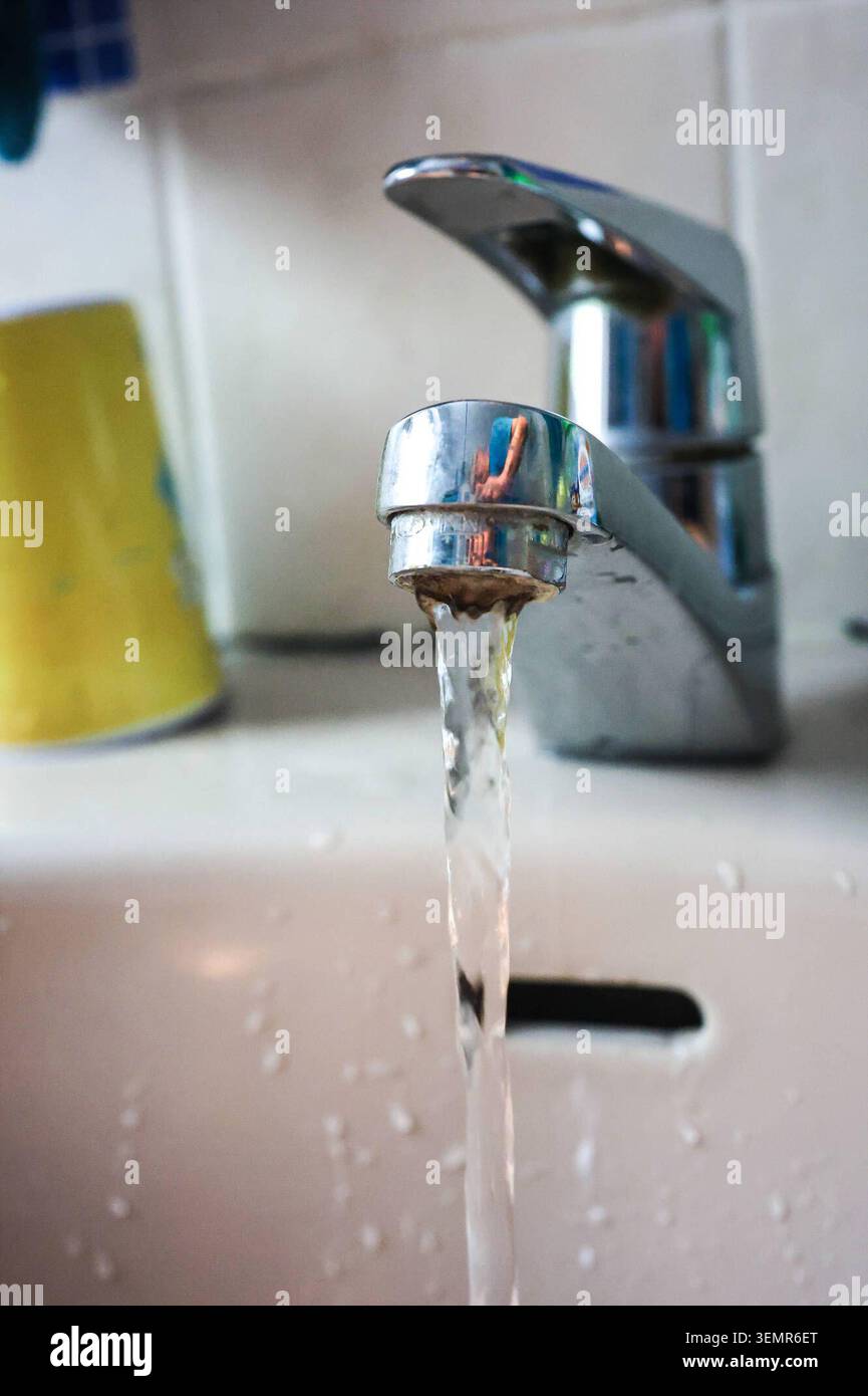 Stockbilder 06/2026 Wasserhahn mit Wasser *** Stock photos 06 2026 ...