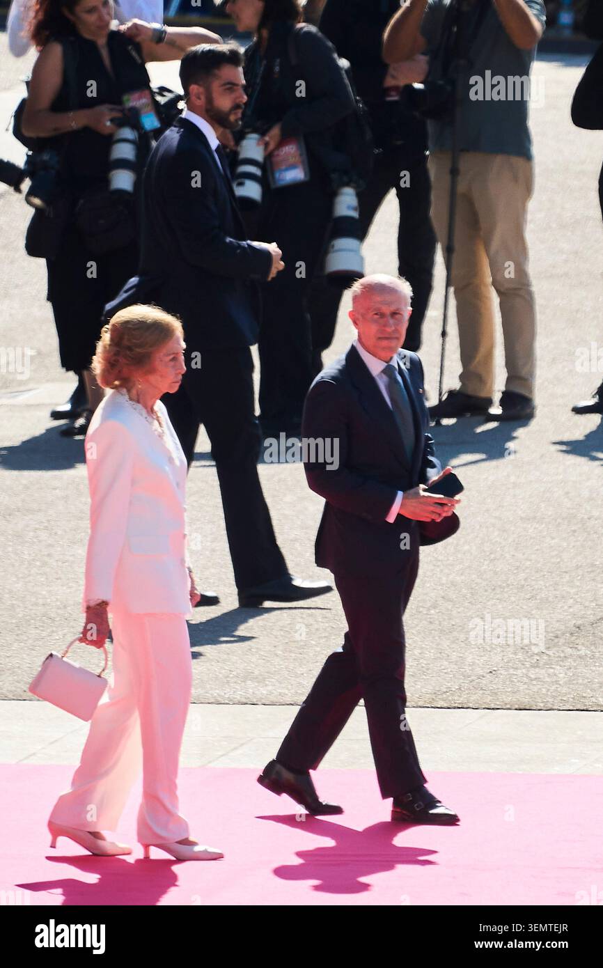 The former Queen Sofia attends flower offering to Nuestra Senora de la ...