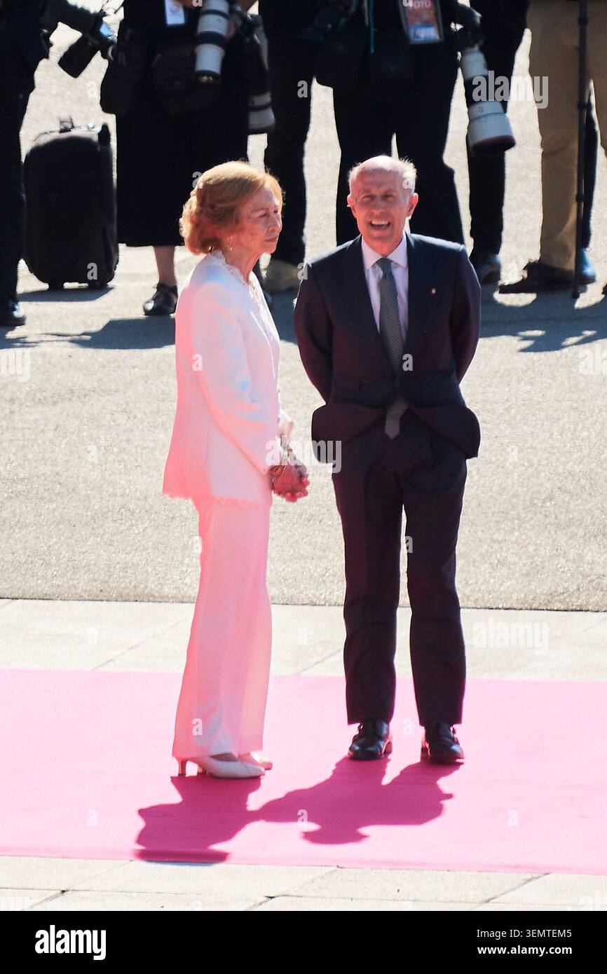 The former Queen Sofia attends flower offering to Nuestra Senora de la ...