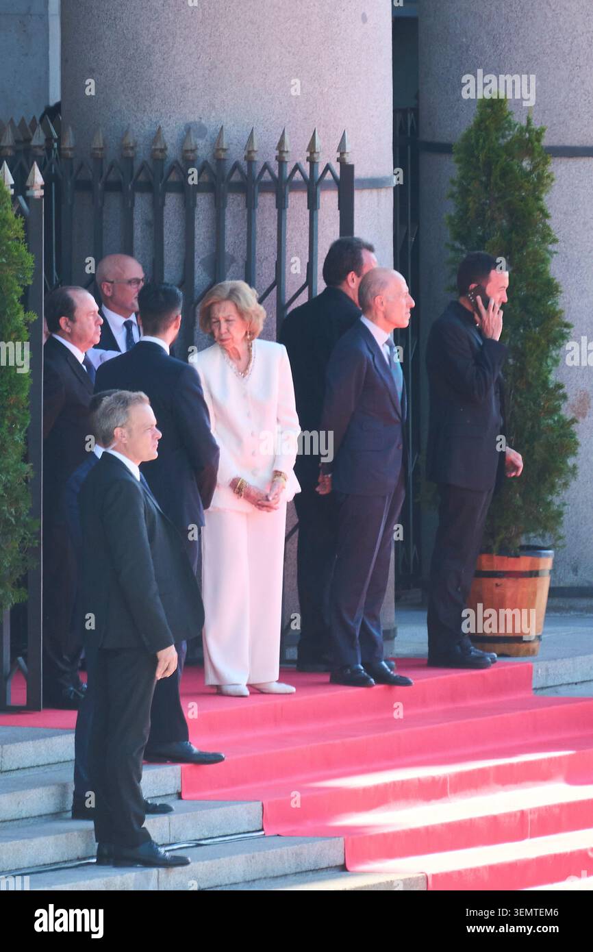 The former Queen Sofia attends flower offering to Nuestra Senora de la ...
