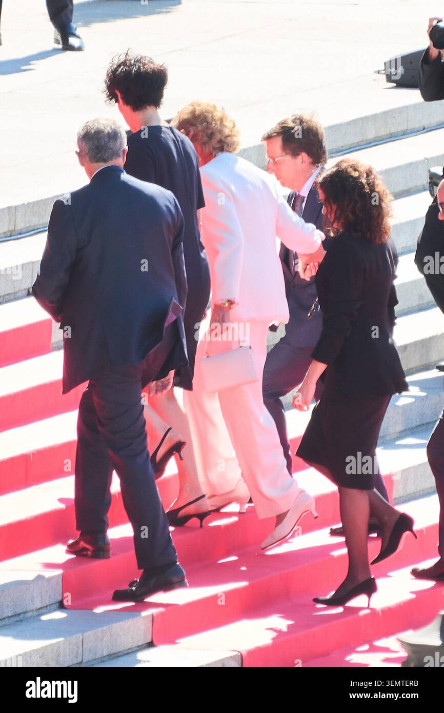 The former Queen Sofia attends flower offering to Nuestra Senora de la ...