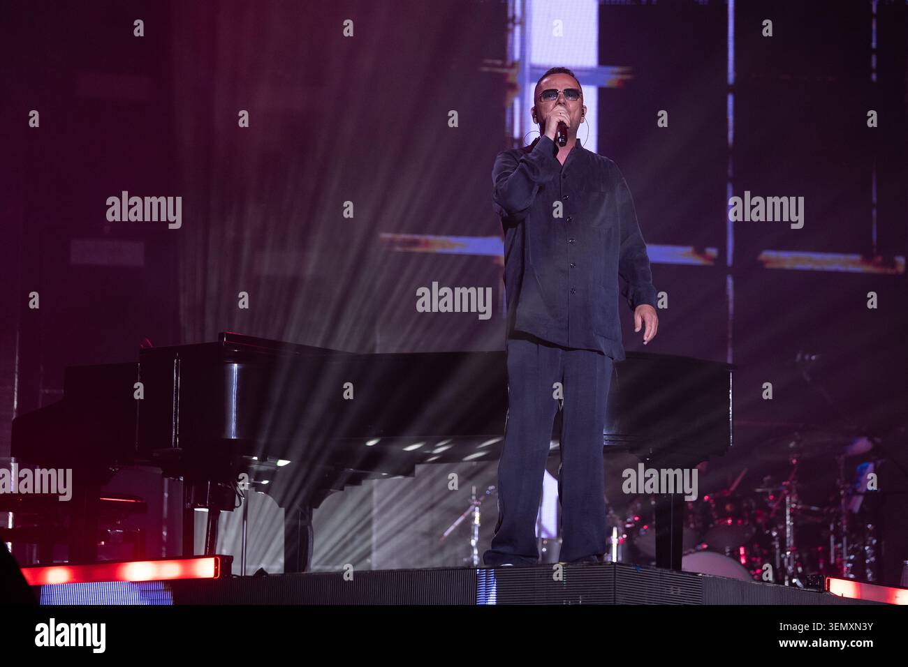 Gigi D'Alessio performs live at Reggia di Caserta. (Photo by Andrea ...