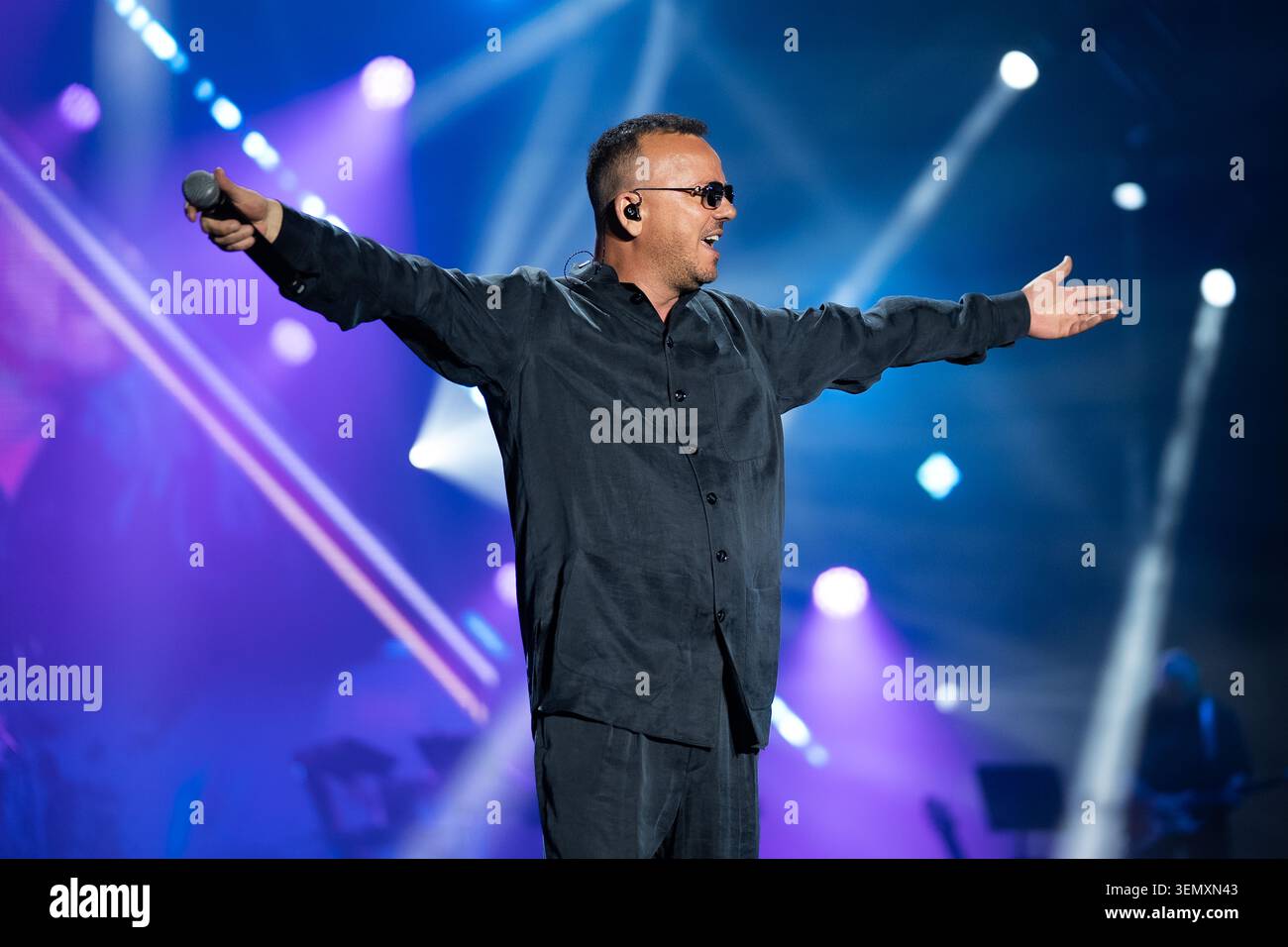 Gigi D'Alessio performs live at Reggia di Caserta. (Photo by Andrea ...