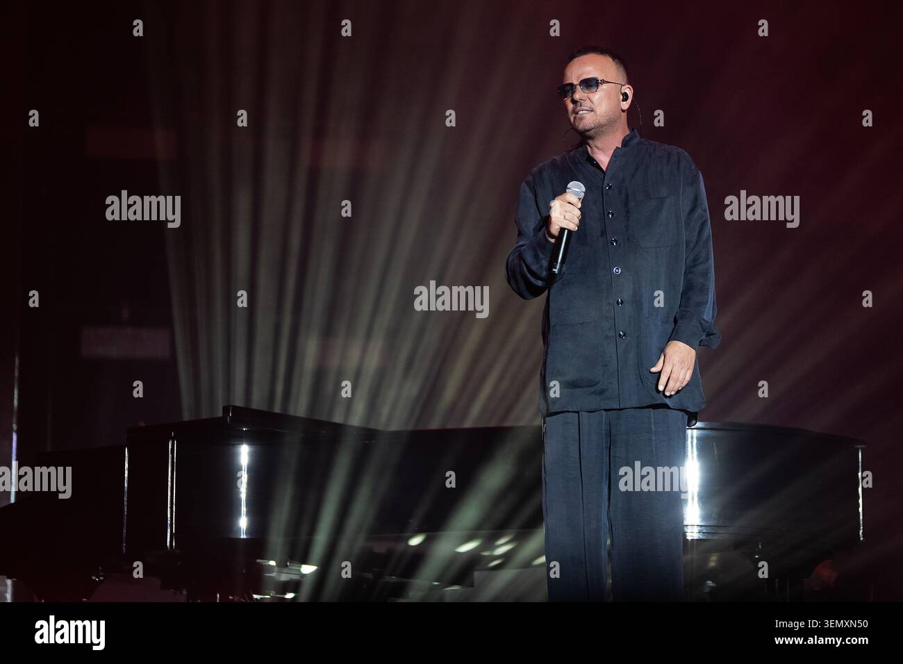 Gigi D'Alessio performs live at Reggia di Caserta. (Photo by Andrea ...