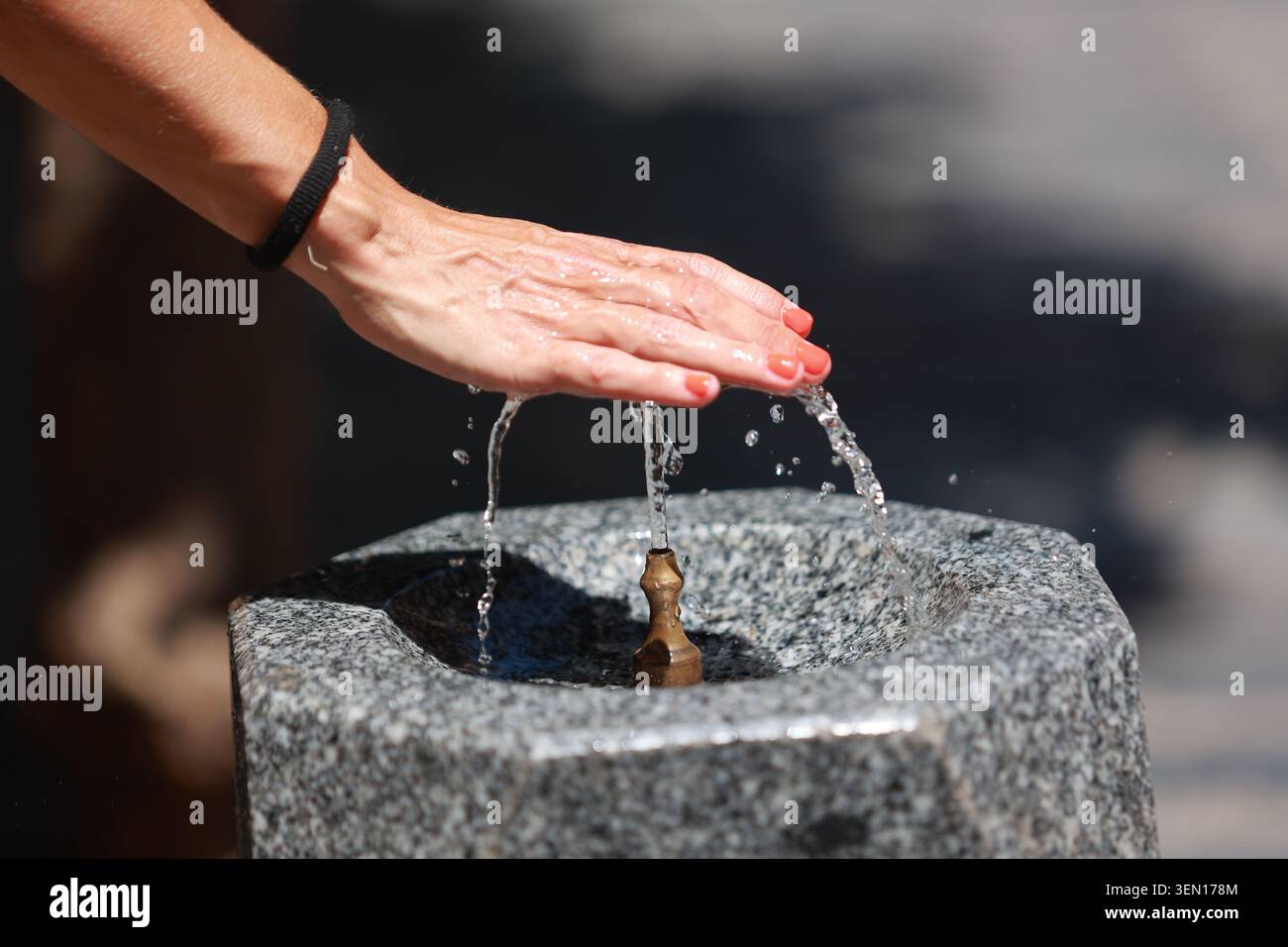 Citizens and visitors to Cordoba combat the rising temperatures that ...