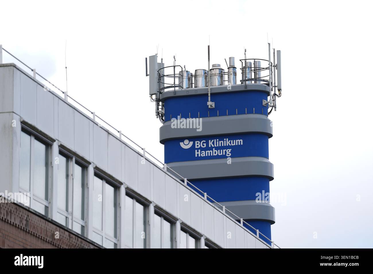 PRODUCTION - 09 June 2026, Hamburg: The lettering "BG Klinikum Hamburg ...