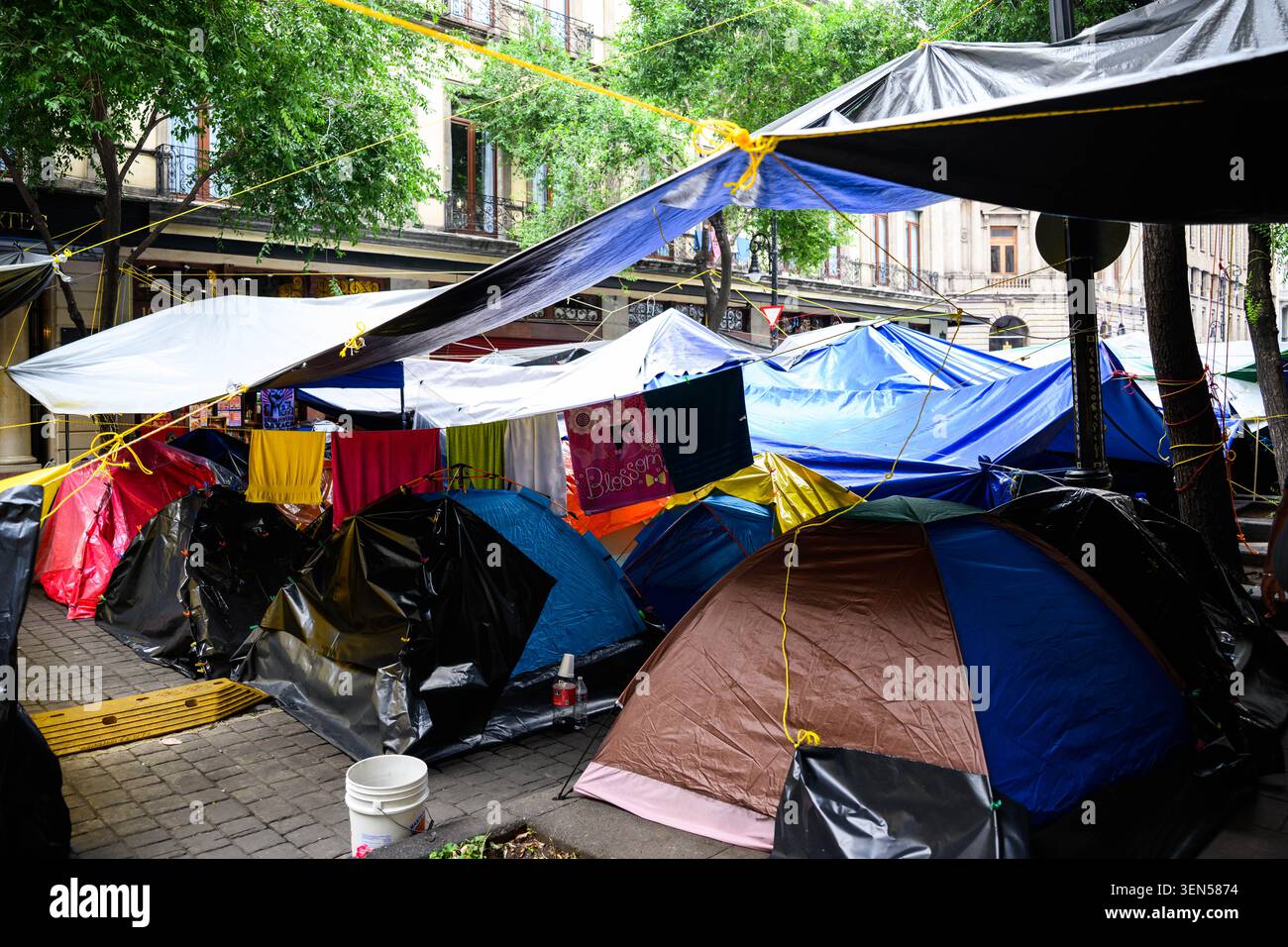 09 June 2026, Mexico, Mexiko Stadt: Tents stand in the center of Mexico ...