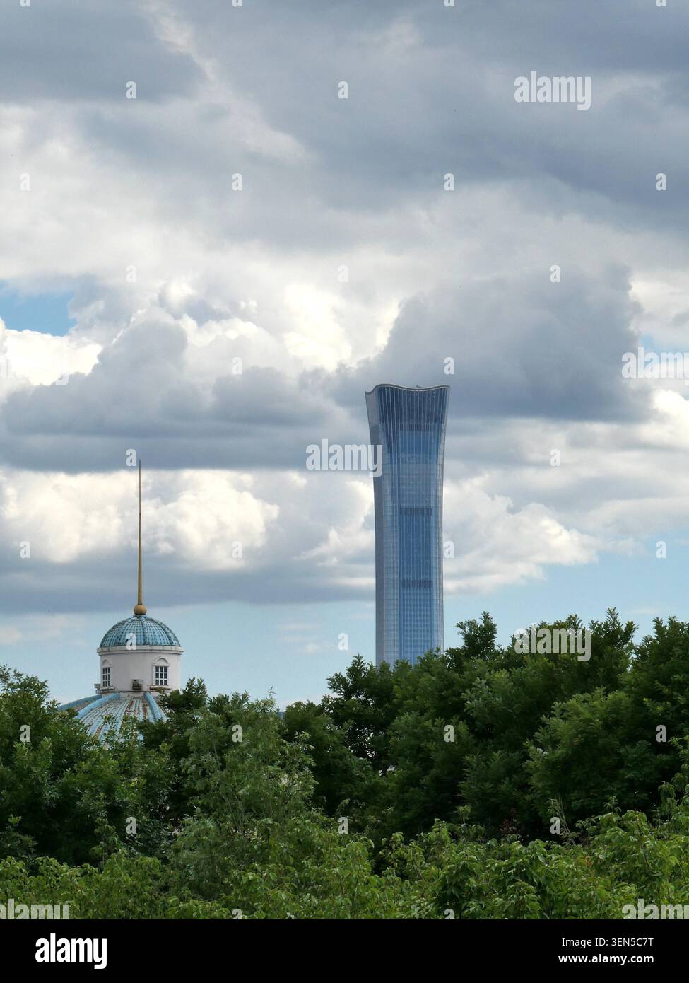 The Bright Horse River shows picturesque scenery under blue sky in ...