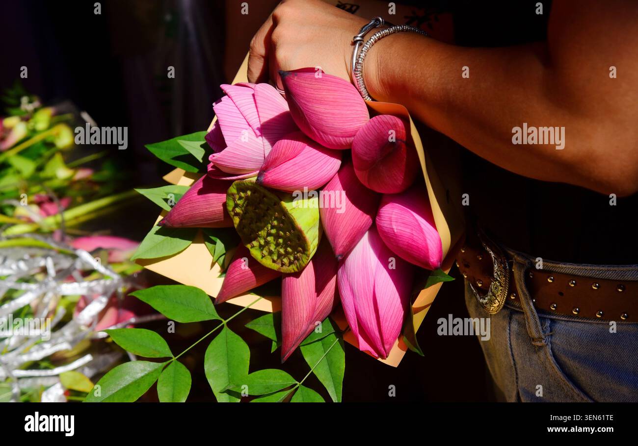 Vendors sell fresh lotus buds at Damnong vegetable market in Shangcheng ...