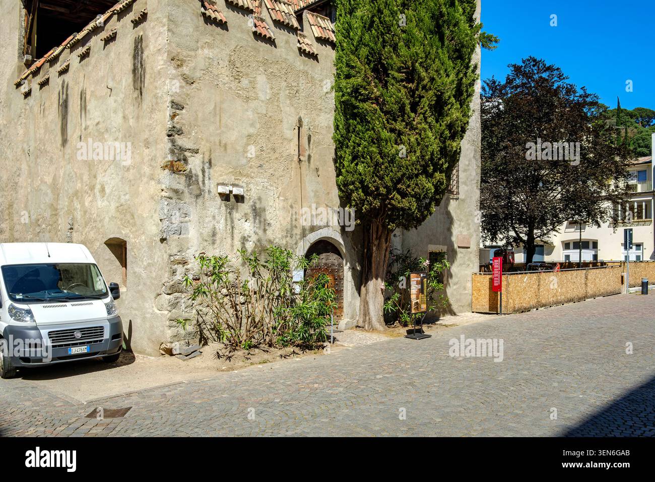 Landesfürstliche Burg Meran, Südtirol, Italien Landesfürstliche Burg in ...