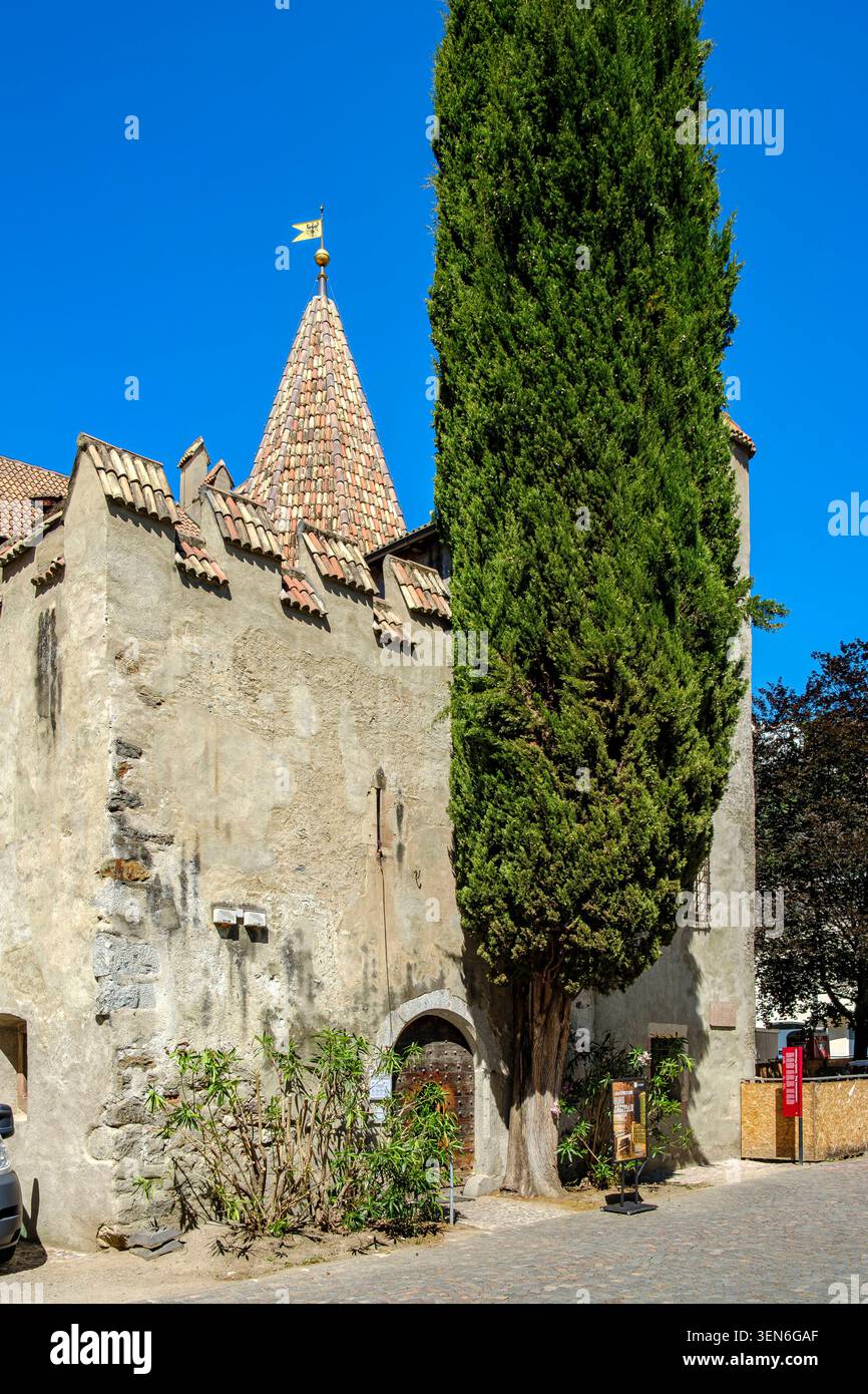 Landesfürstliche Burg Meran, Südtirol, Italien Landesfürstliche Burg in ...