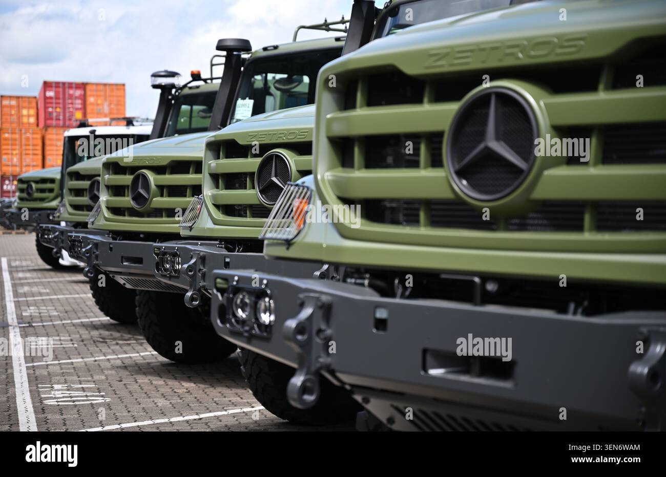 PRODUCTION - 09 June 2026, Rhineland-Palatinate, Wörth am Rhein: Zetros ...