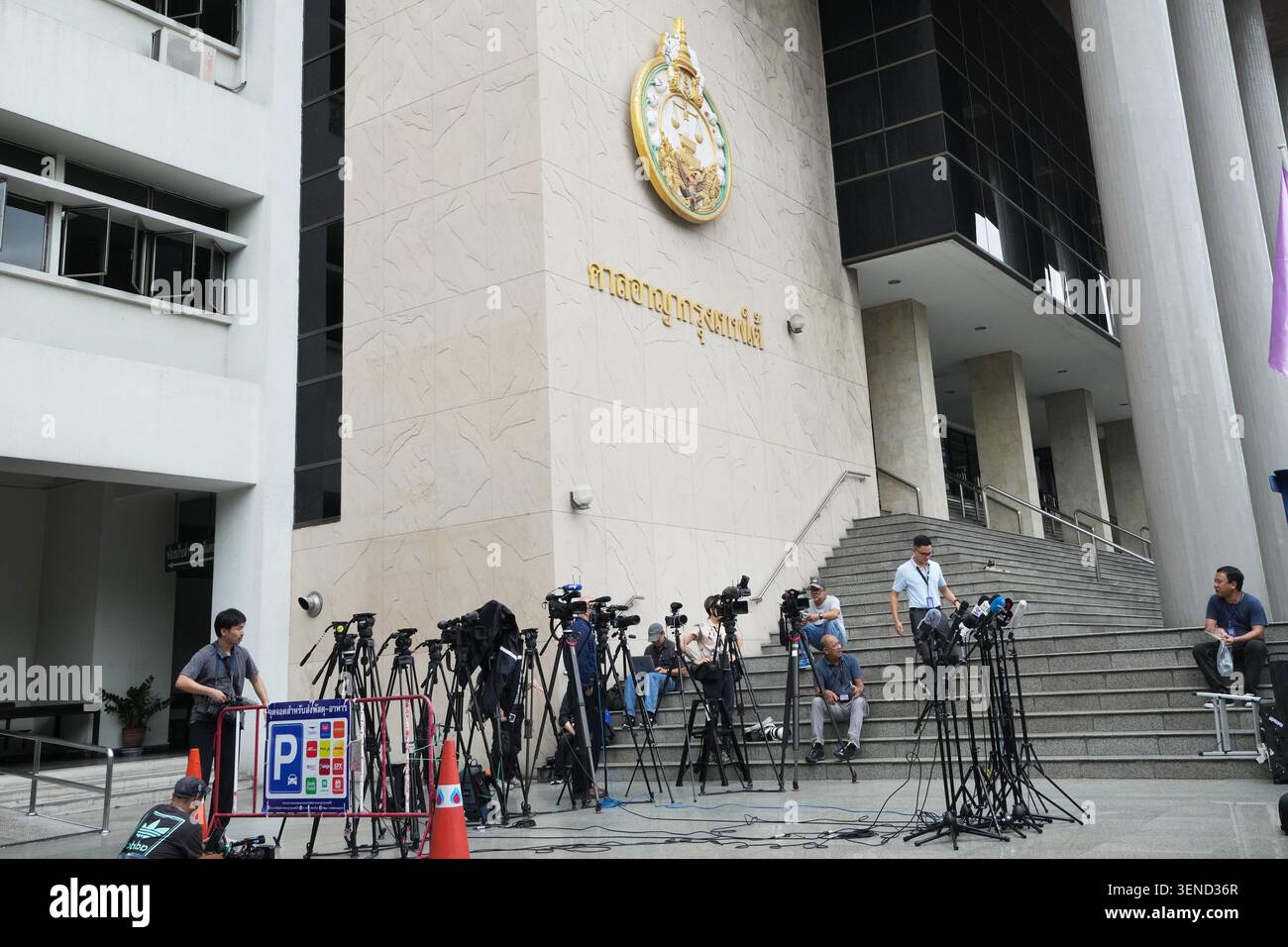 Reporters gather at Bangkok South Criminal Court in Bangkok, Thailand ...
