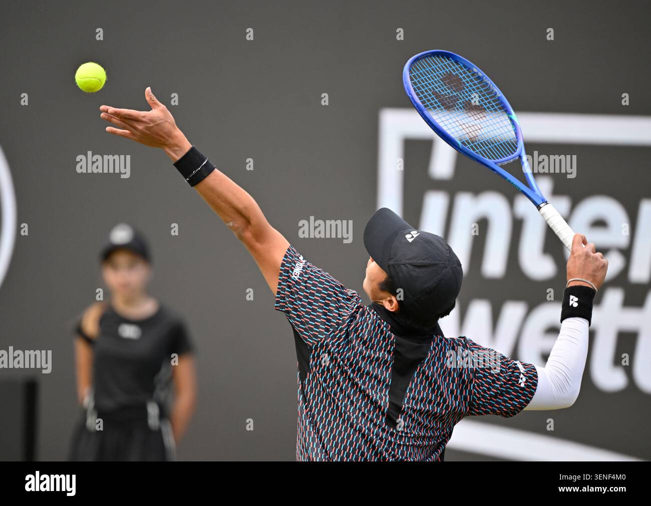 Rinky Hijikata (AUS) Aktion Aufschlag Tennis Herren BOSS Open ATP 250 ...
