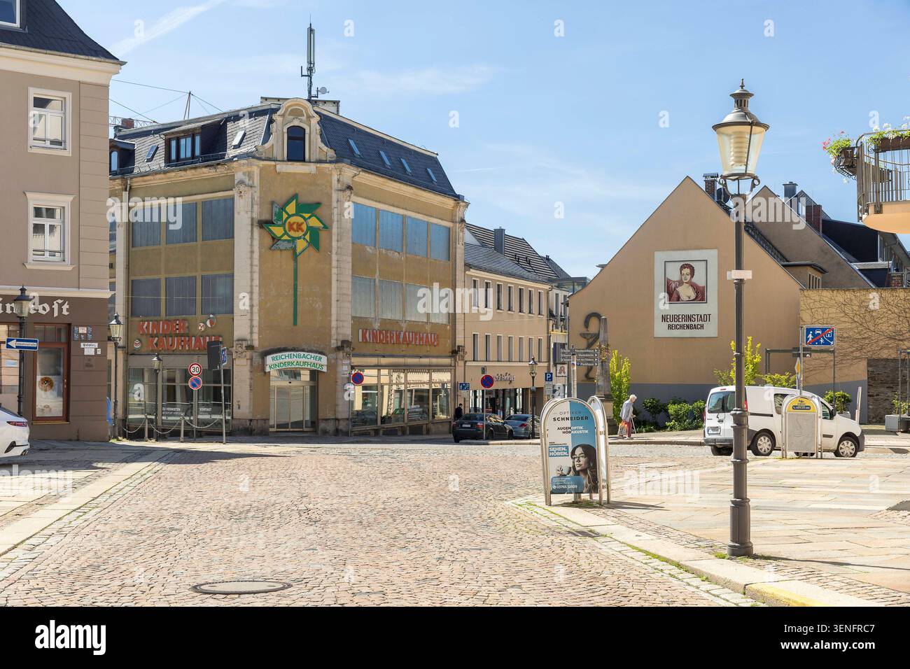 Altes DDR Kinderkaufhaus am Postplatz in Reichenbach im Vogtland ...