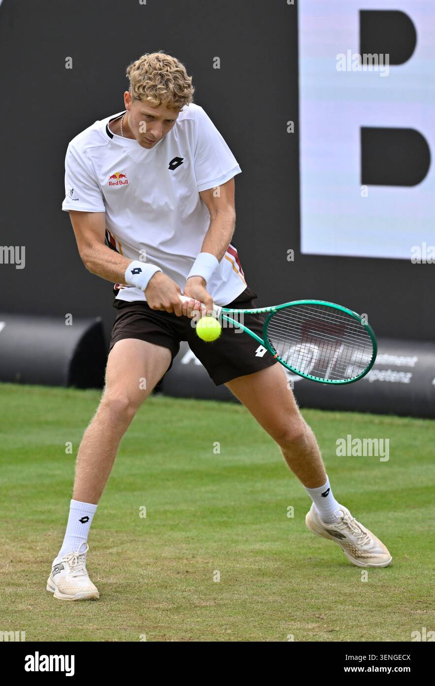 Martin Landaluce (ESP) Aktion Tennis Herren BOSS Open ATP 250 Stuttgart ...