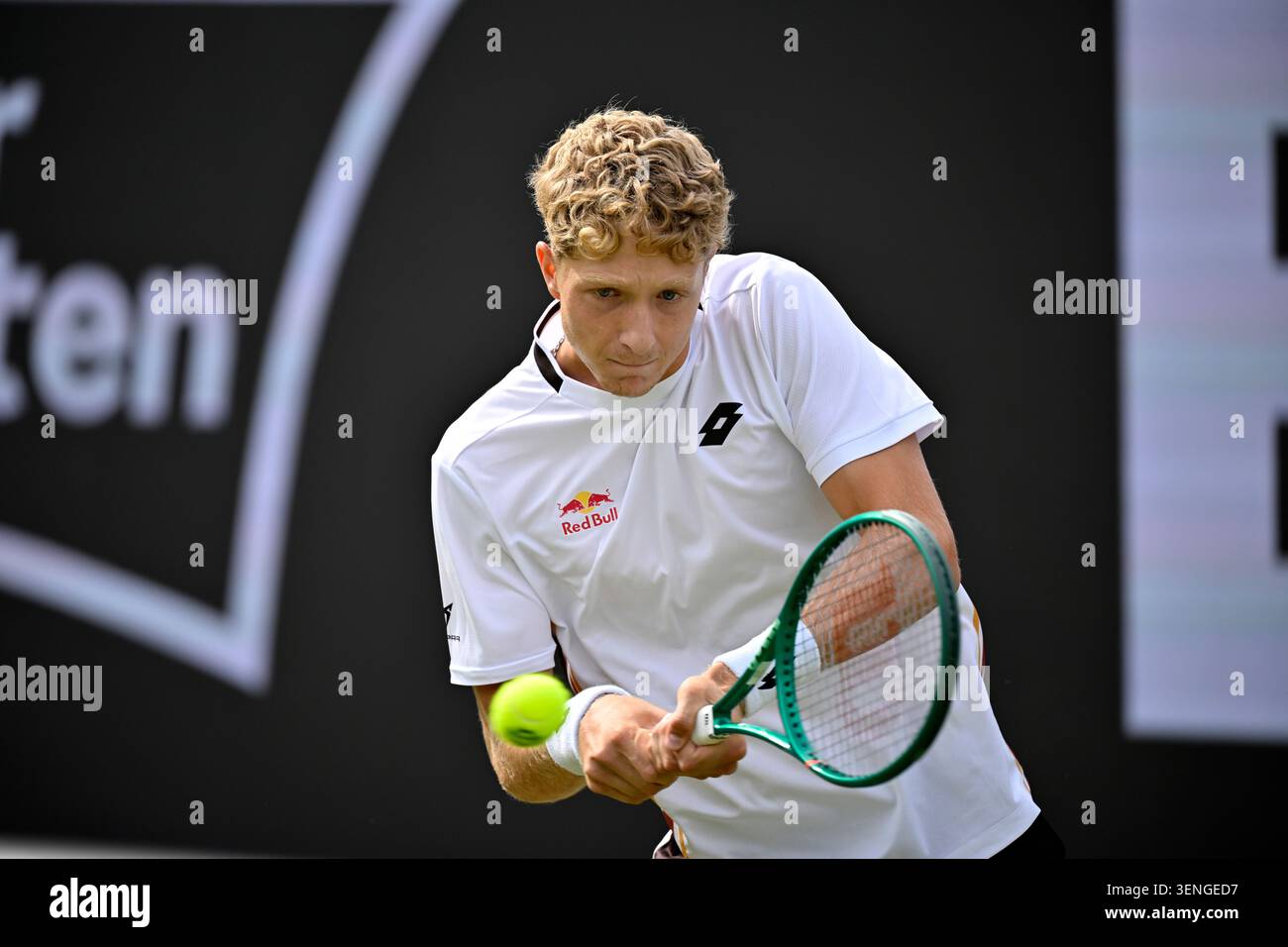 Martin Landaluce (ESP) Aktion Tennis Herren BOSS Open ATP 250 Stuttgart ...