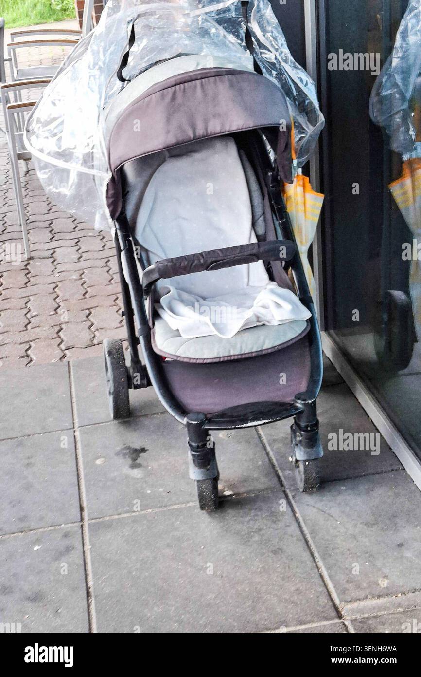 Stockbilder 06/2026 Kinderwagen *** Stock photos 06 2026 Baby carriage ...