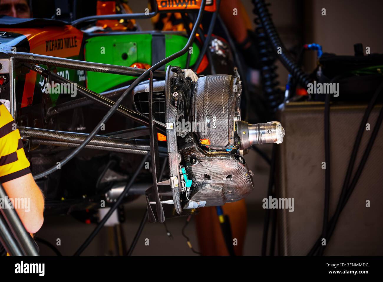 IPA85600187 - Technical details of McLaren's brakes, during the ...