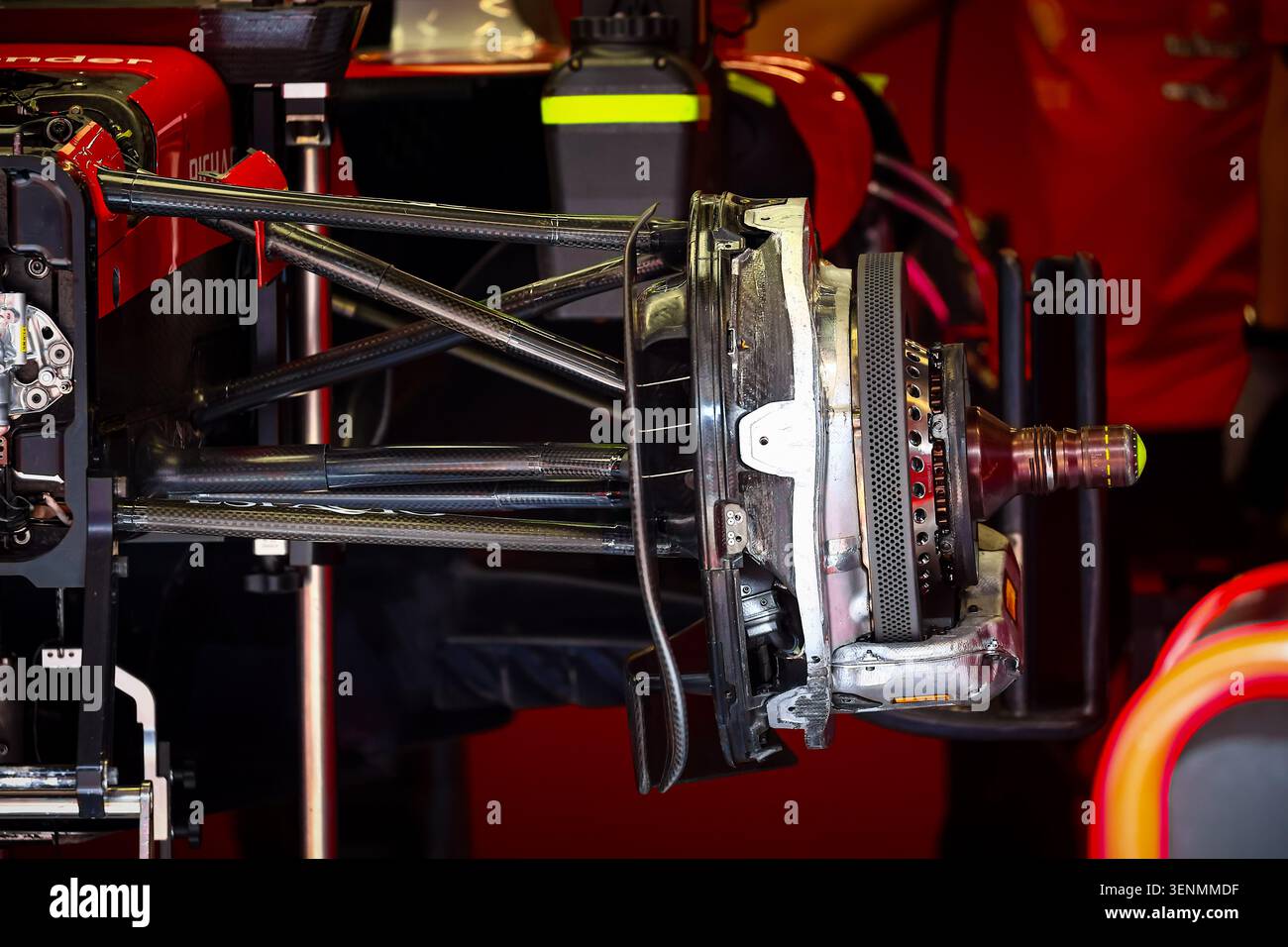 IPA85600191 - Technical details on Ferrari brakes, during the Barcelona ...