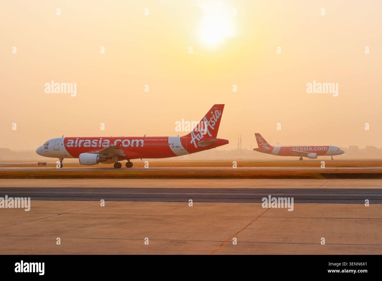 AirAsia Thai Airbus A320 passenger early morning runway. Don Mueang ...