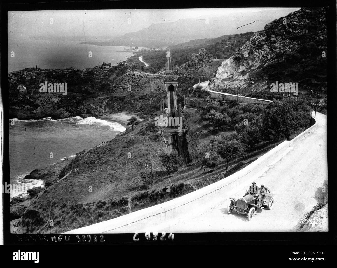 Fixed image source Black and White Stock Photos & Images - Alamy