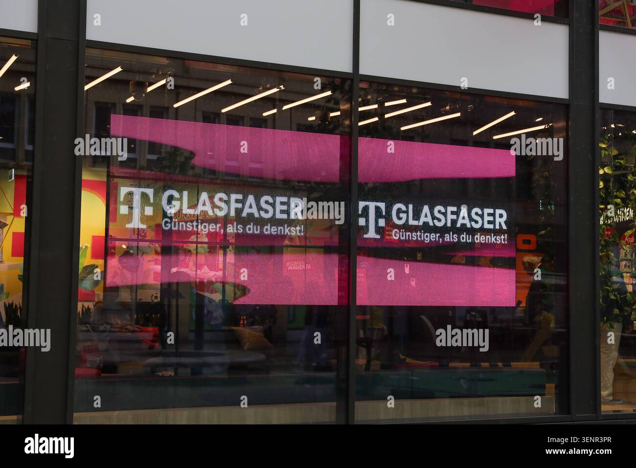 12.06.2026, Deutschland, NRW, Telekommunikation, Internet, Telekom ...