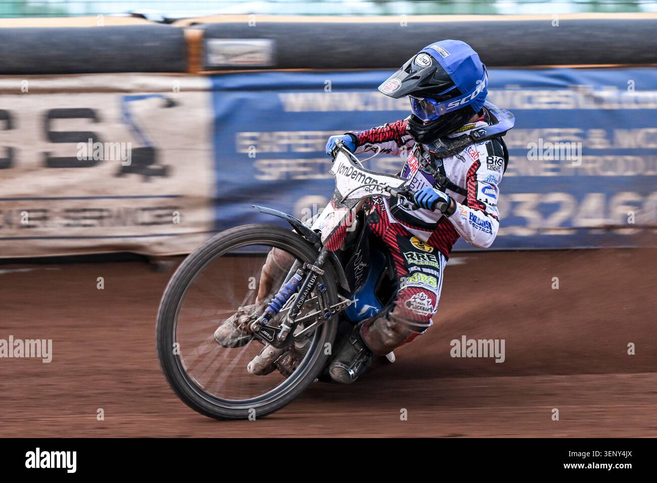 Jody Scott of Redcar Bears (blue) leads during Heat 8 of the Maxicab KO ...