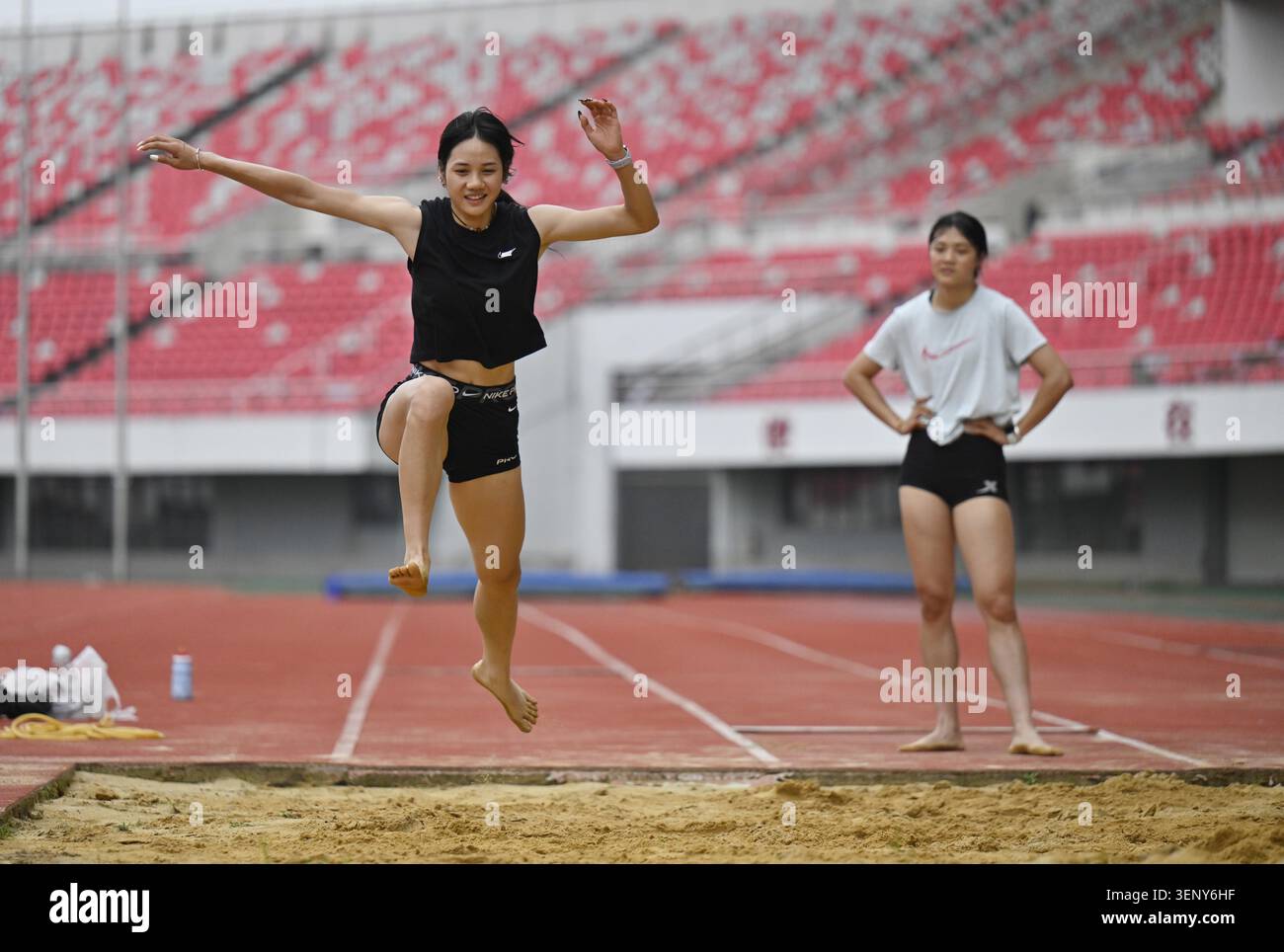 Zhang Keyi, a 16-year-old hurdler from Jiangxi, trains at the Jiangxi ...
