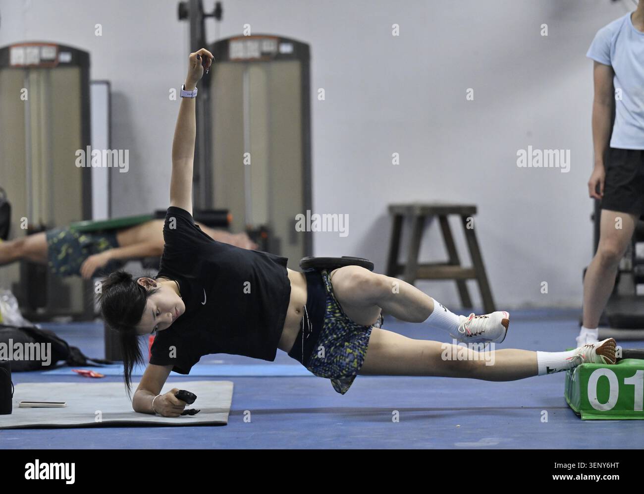 Zhang Keyi, a 16-year-old hurdler from Jiangxi, trains at the Jiangxi ...