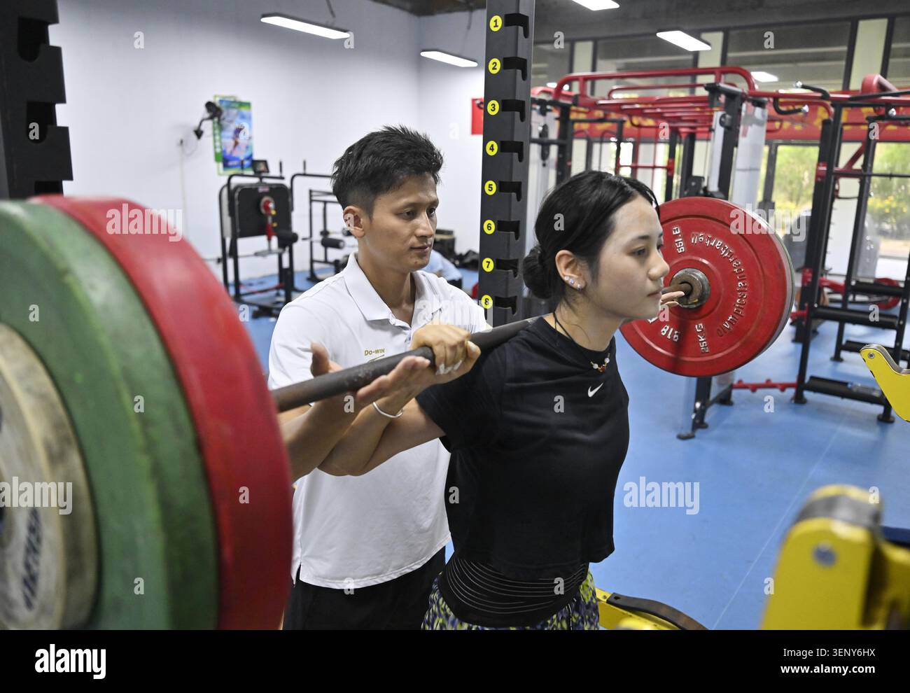 Zhang Keyi, a 16-year-old hurdler from Jiangxi, trains at the Jiangxi ...