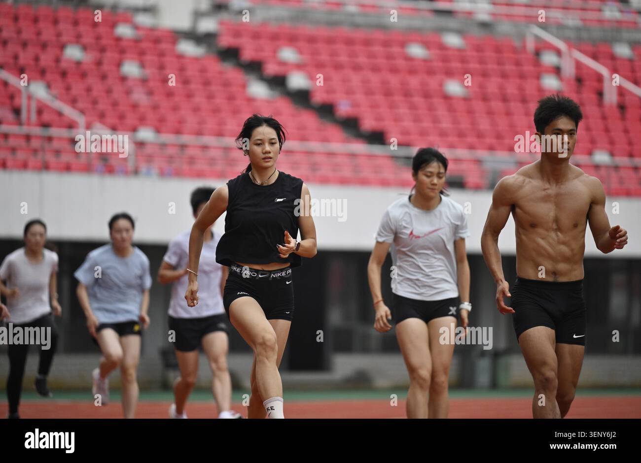 Zhang Keyi, a 16-year-old hurdler from Jiangxi, trains at the Jiangxi ...