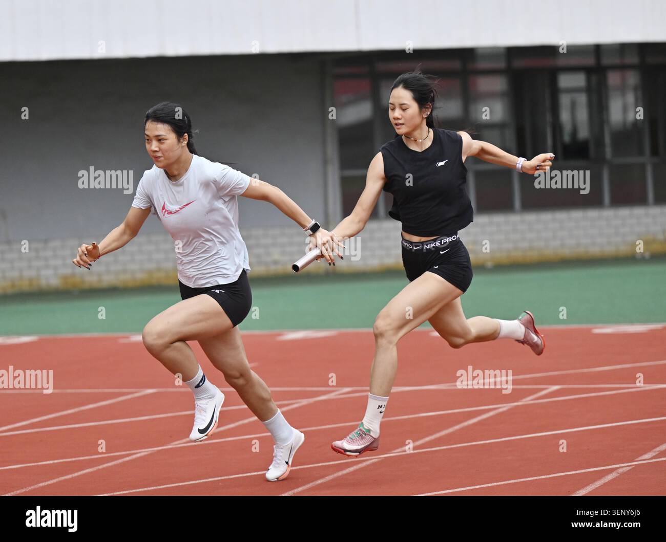 Zhang Keyi, a 16-year-old hurdler from Jiangxi, trains at the Jiangxi ...
