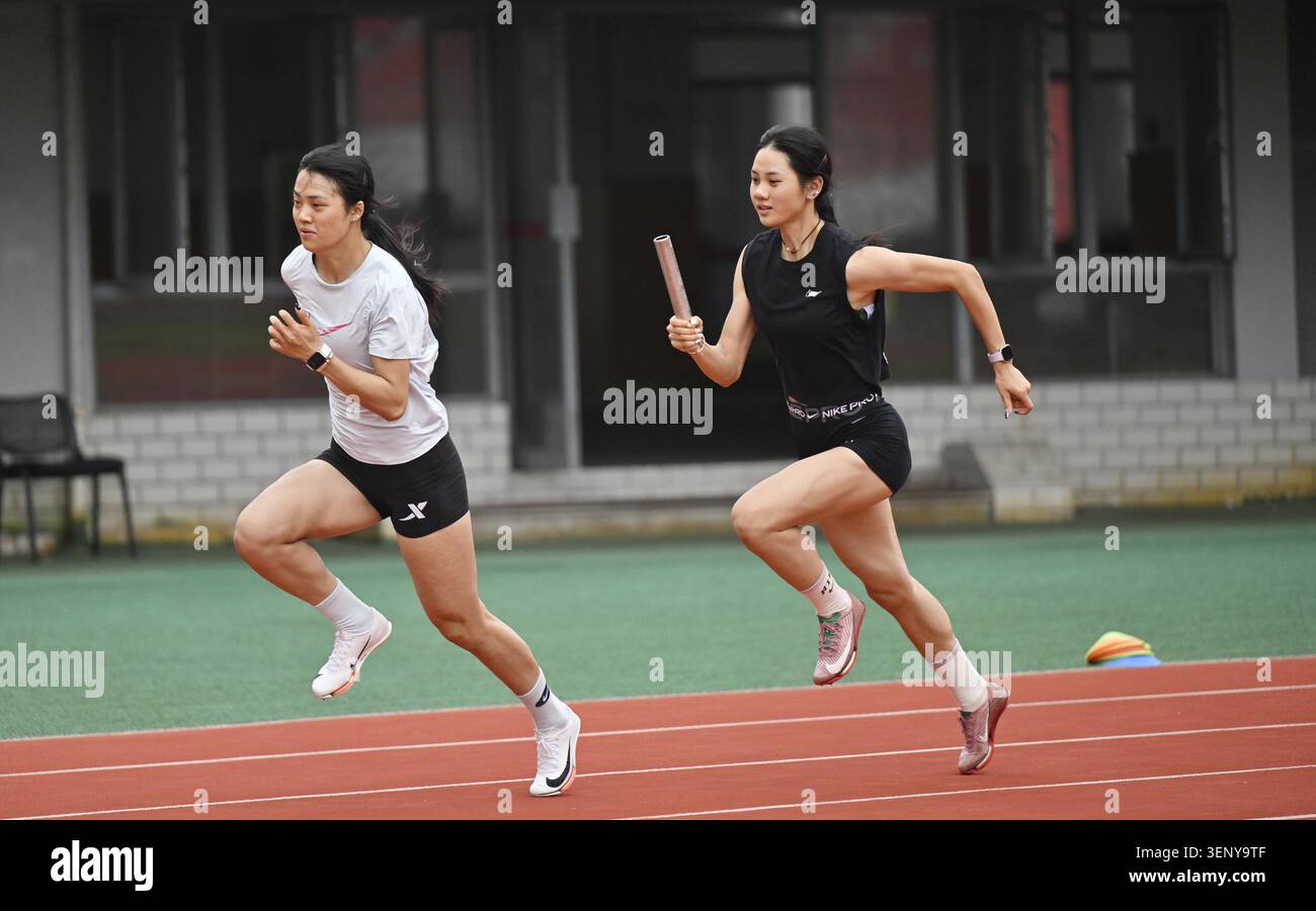 Zhang Keyi, a 16-year-old hurdler from Jiangxi, trains at the Jiangxi ...
