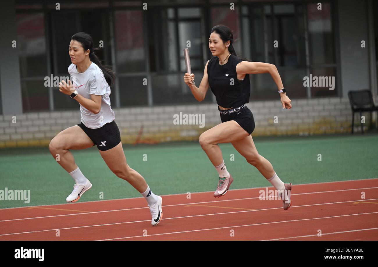 Zhang Keyi, a 16-year-old hurdler from Jiangxi, trains at the Jiangxi ...