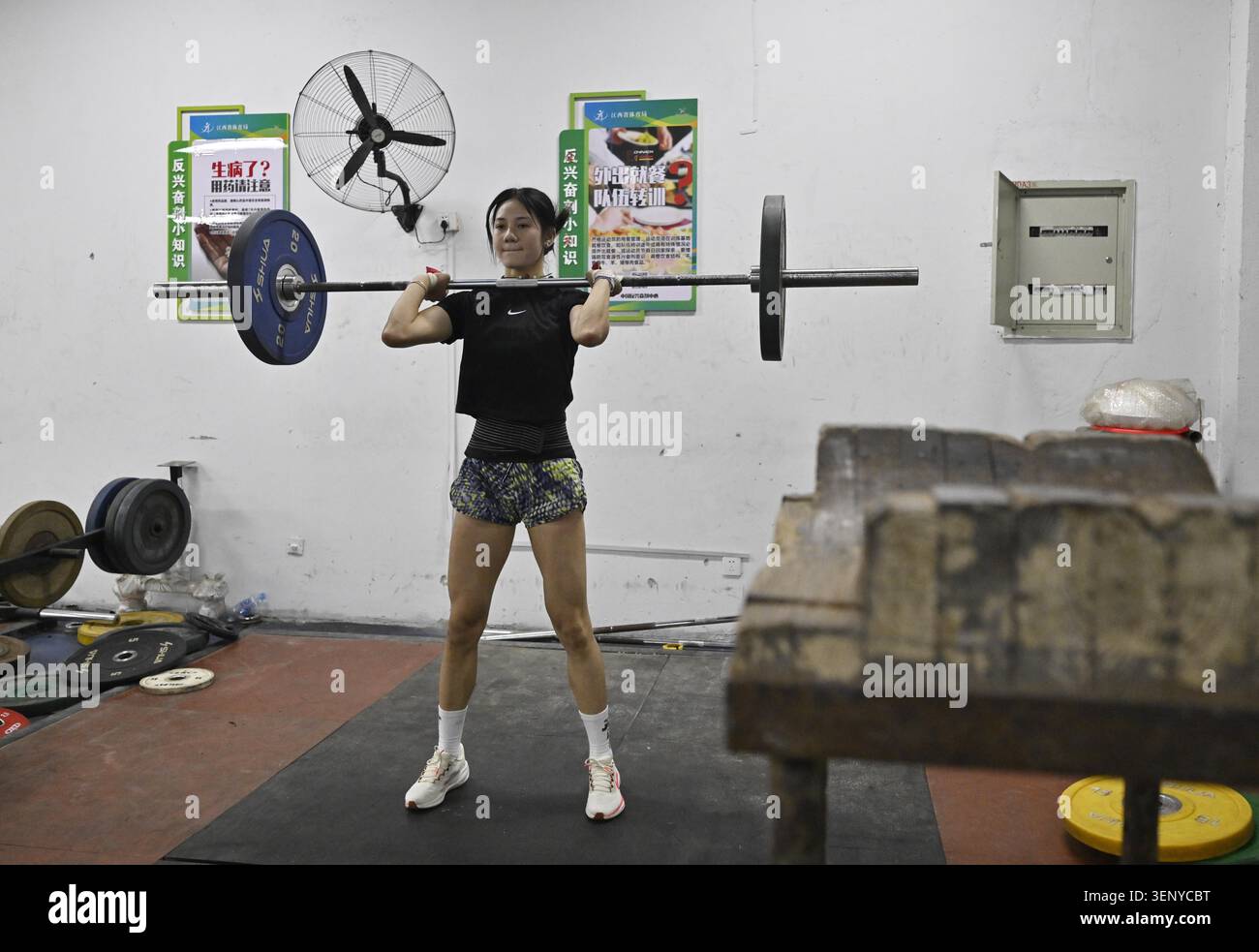 Zhang Keyi, a 16-year-old hurdler from Jiangxi, trains at the Jiangxi ...