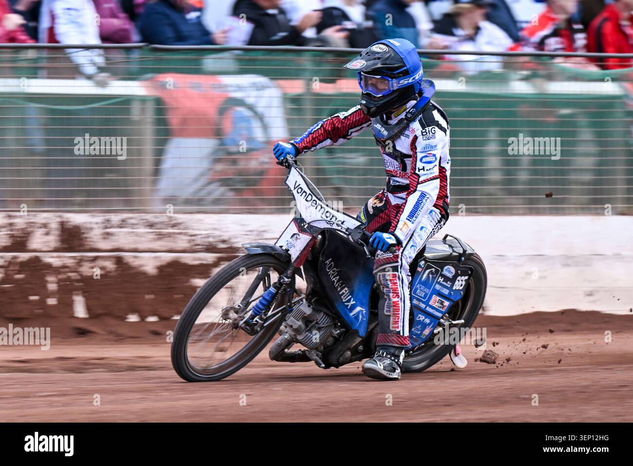 Jody Scott of Redcar Bears wins Heat 12 of the Maxicab KO Cup semi ...
