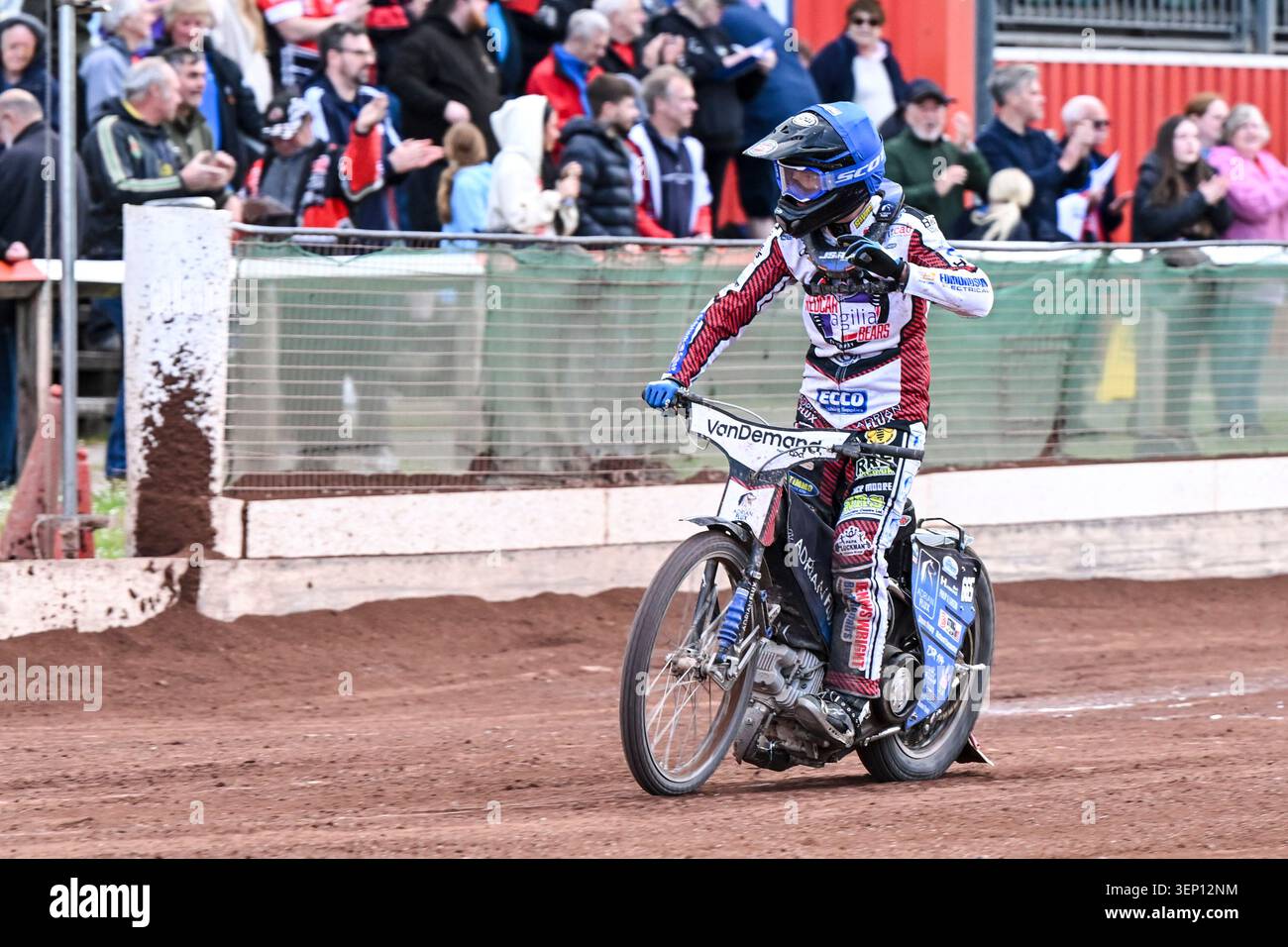 Jody Scott of Redcar Bears wins Heat 12 of the Maxicab KO Cup semi ...